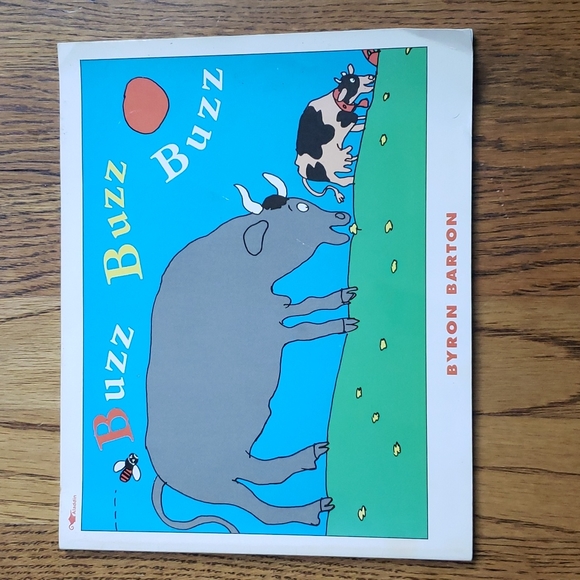Other | Vintage First Aladdin Edition Buzz Buzz Buzz Paperback ...